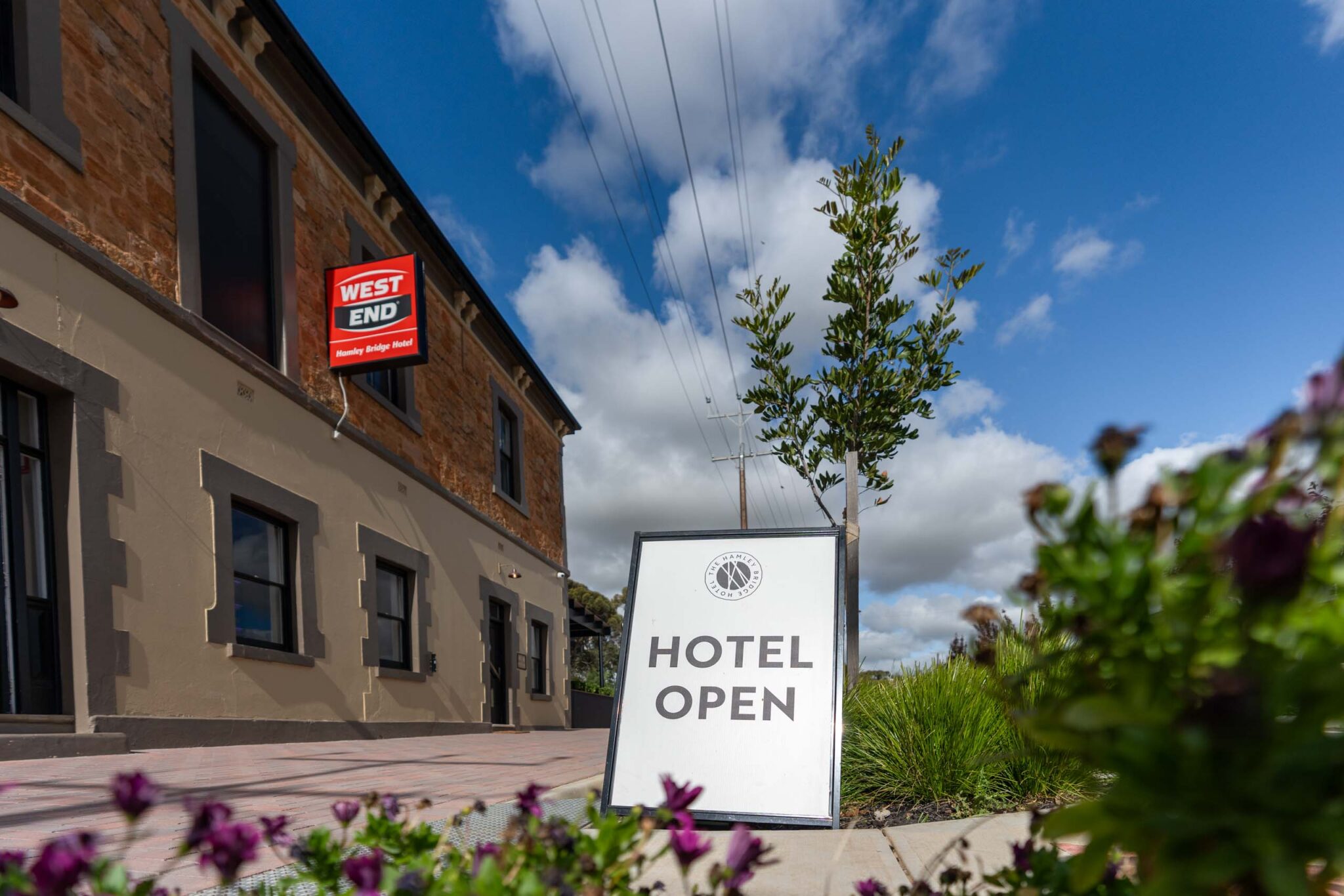 Hamley Bridge Hotel - Classic Country Pub Dining, Bar & Gaming