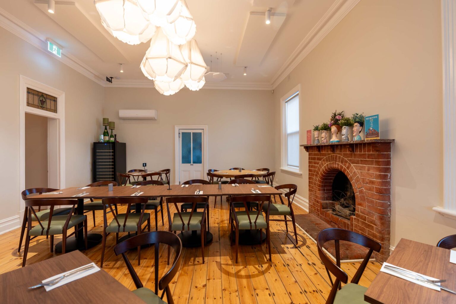 Hamley Bridge Hotel - Classic Country Pub Dining, Bar & Gaming